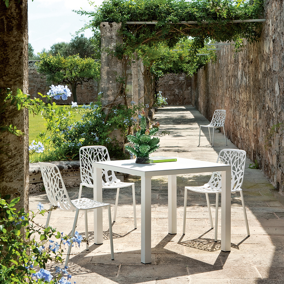 FOREST STACKABLE SIDE CHAIR - JANUS et Cie