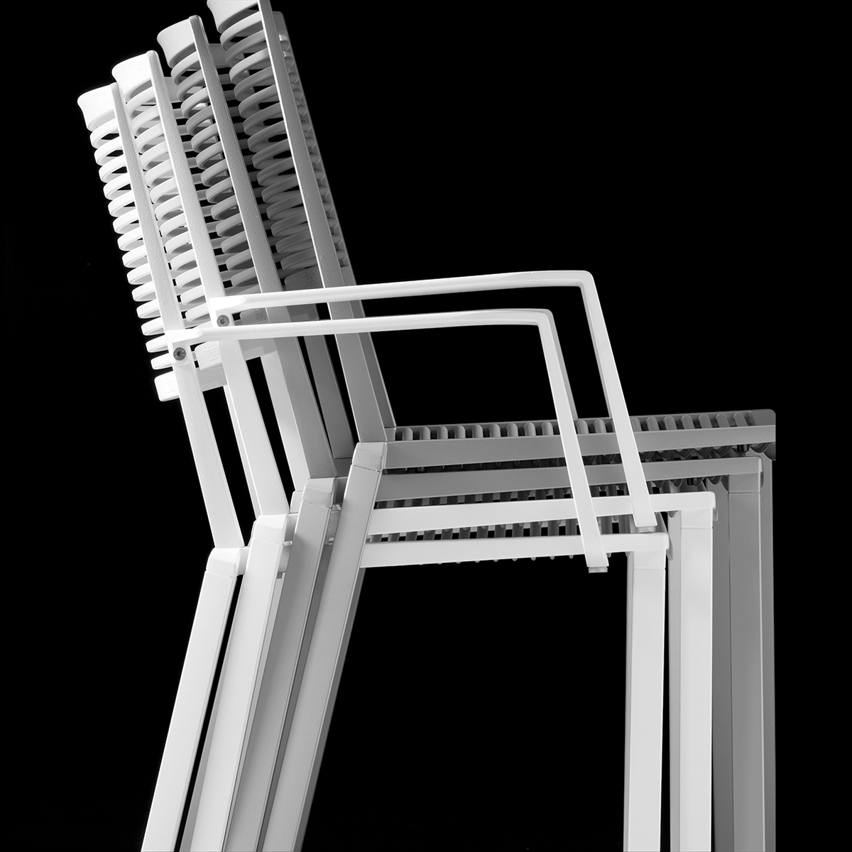 EASY STACKABLE SIDE CHAIR - JANUS et Cie